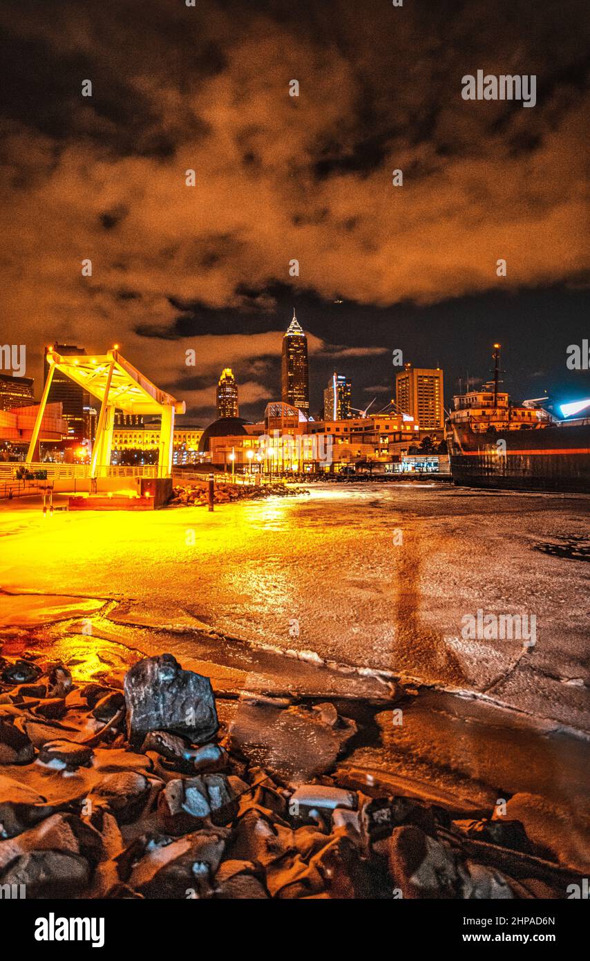 Cleveland Ohio Skyline at Night Stock Photo - Alamy