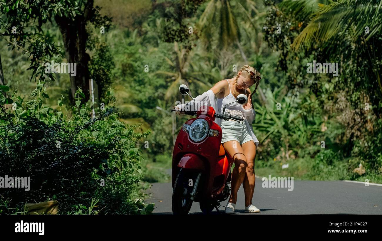 Break dancing girl competition hi-res stock photography and images - Alamy