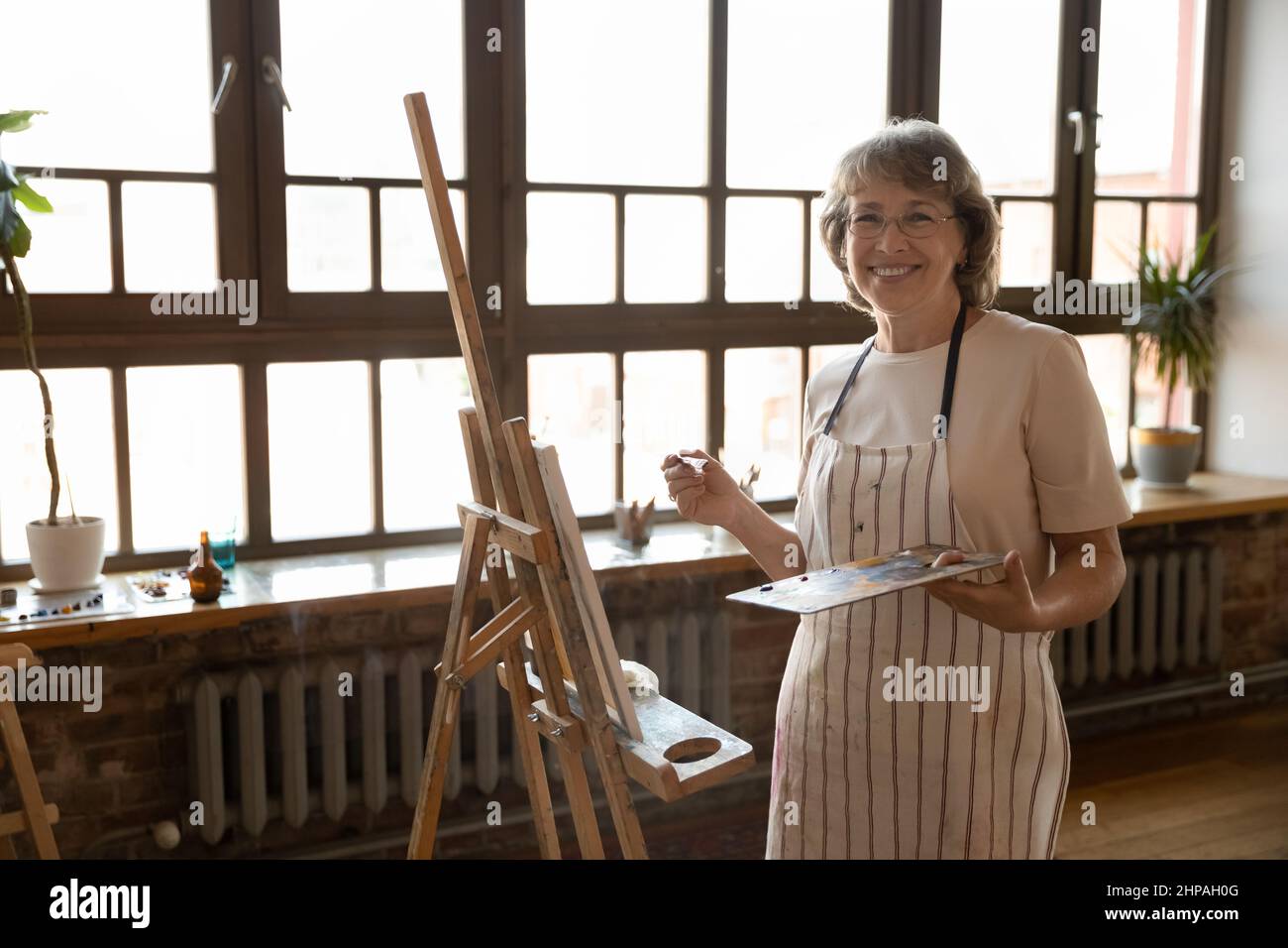 Old woman drawing hi-res stock photography and images - Alamy