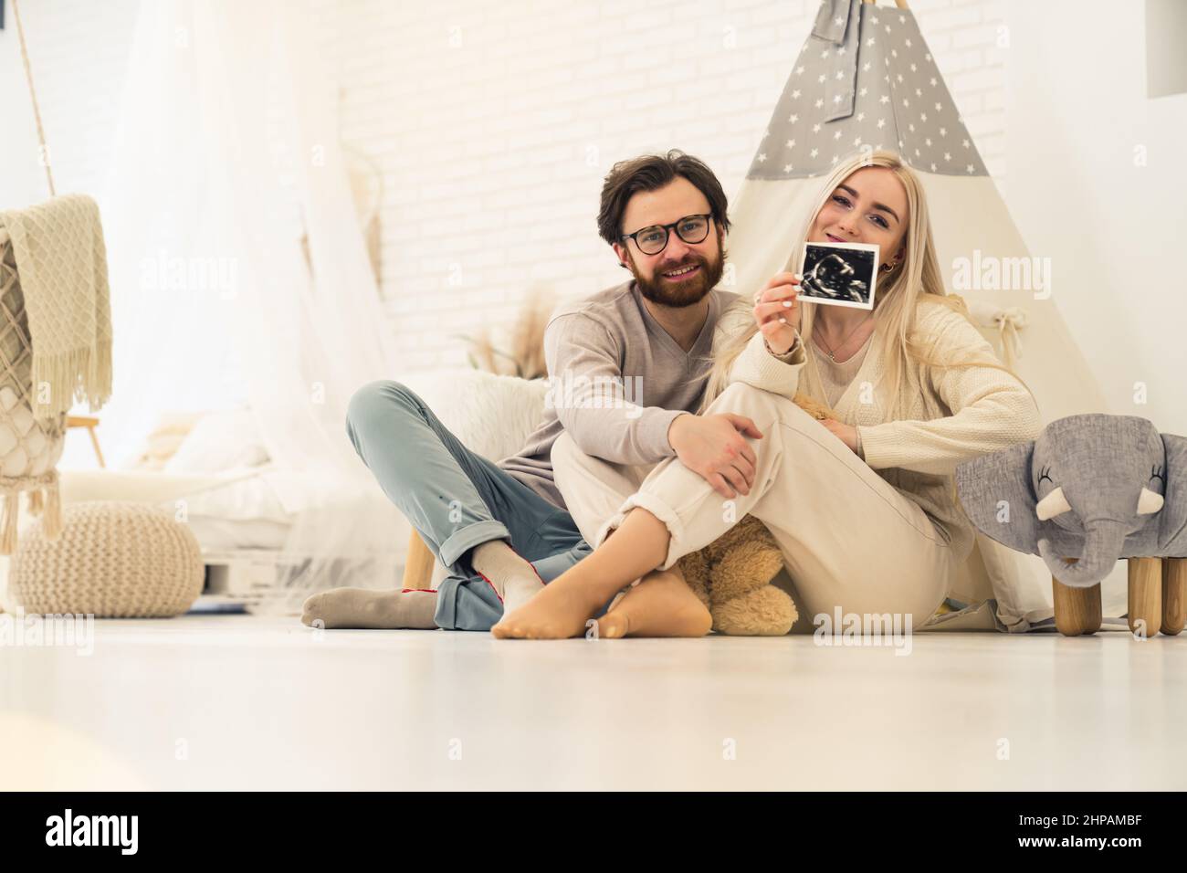 Pregnancy scan girl hi-res stock photography and images - Alamy