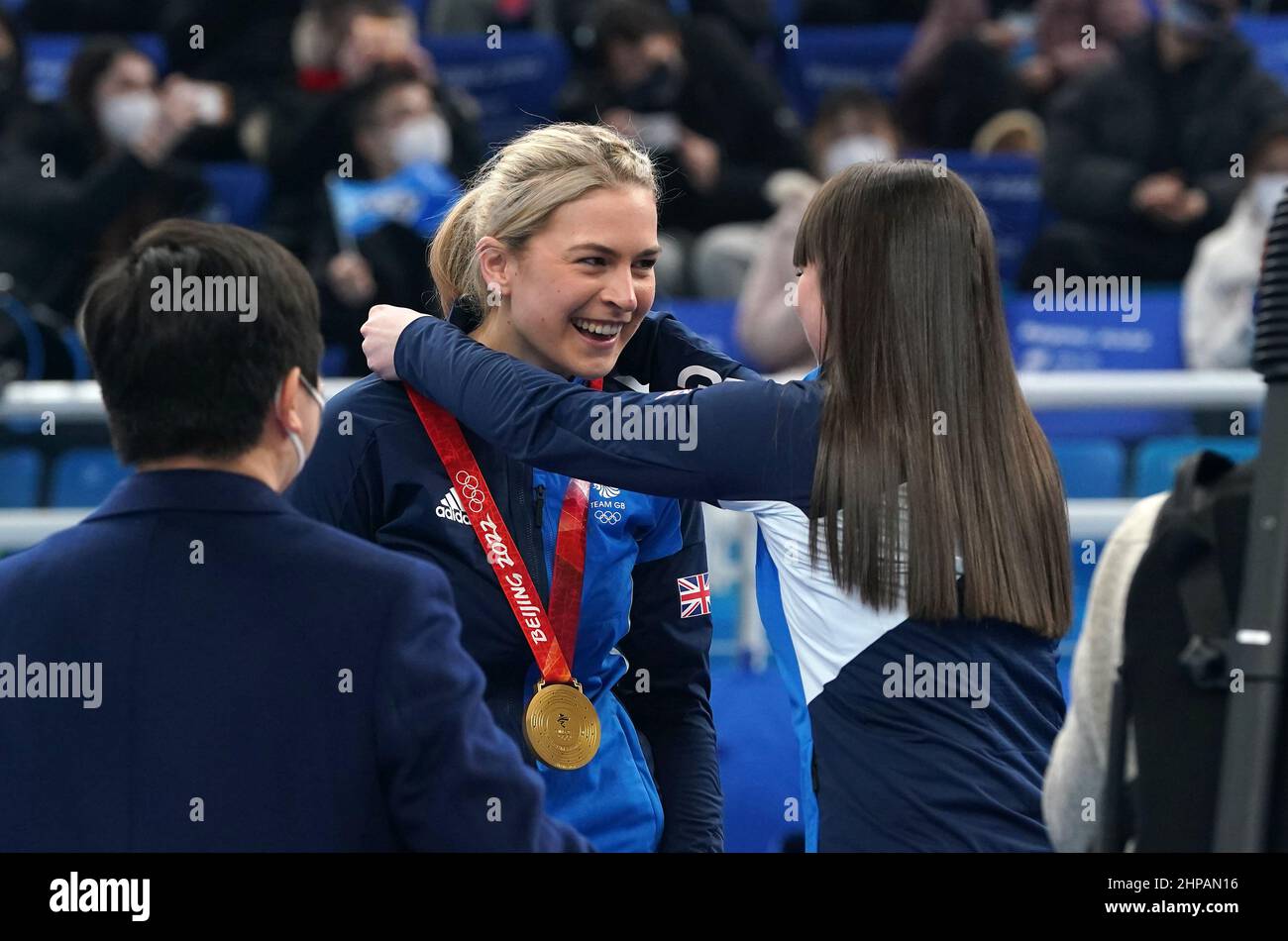 Great Britain's Hailey Duff (right) places the gold medal on Mili Smith ...