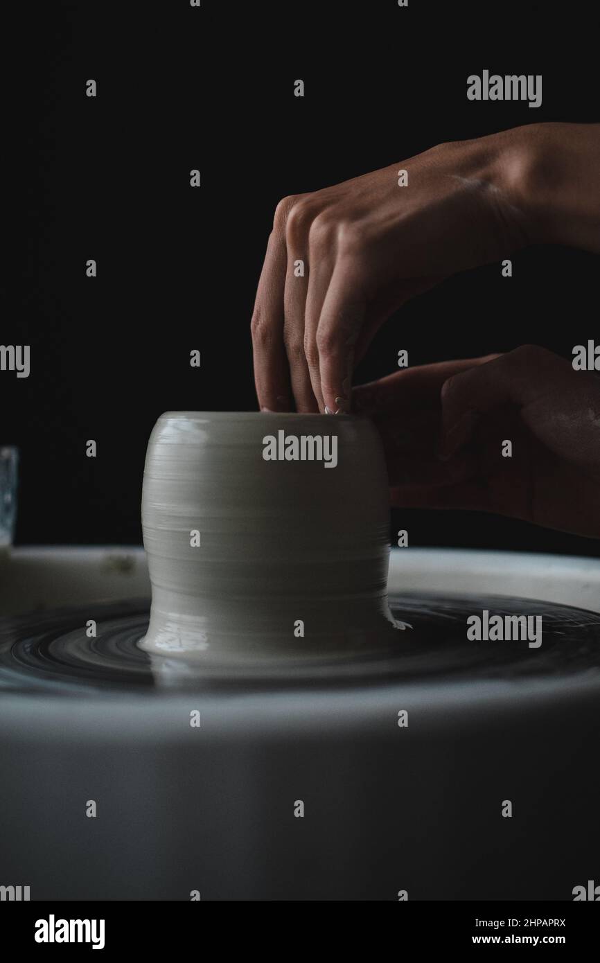 Hands on the potter's wheel side view Stock Photo - Alamy