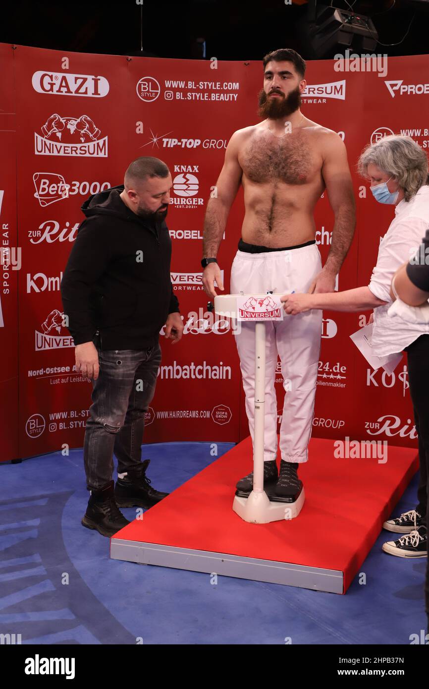 BOXEN: Universum Boxpromotion, offizielles Wiegen, Universum-Gym ...