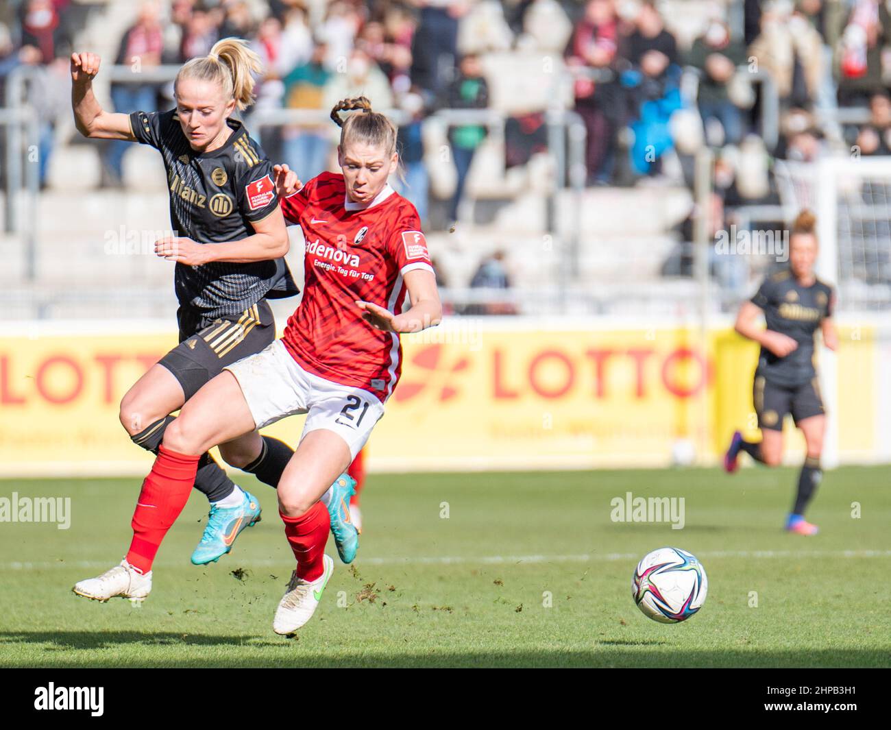 Lea Schueller (11 FC Bayern München) und Steuerwald,in Action at the 14. Gameday of Flyeralarm ...