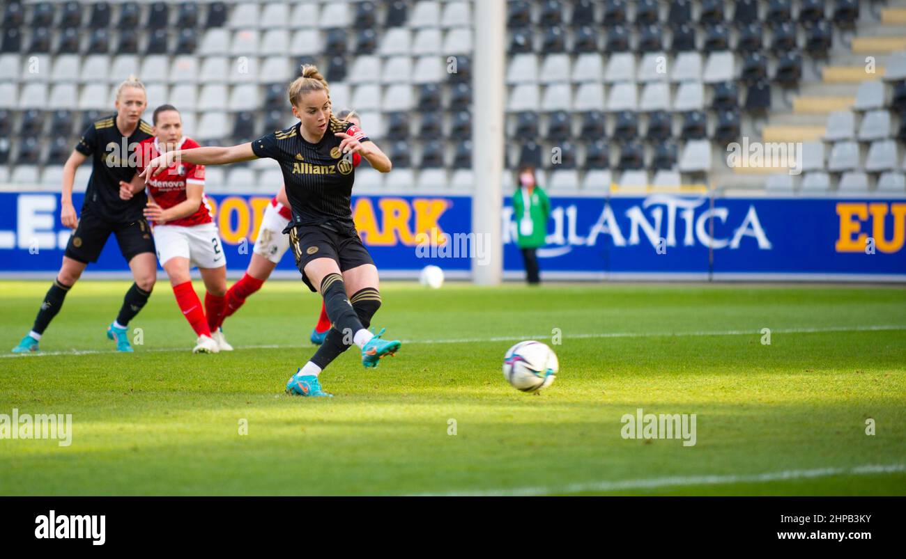 Giulia Gwinn (7 FC Bayern München) in Action at the 14. Gameday of Flyeralarm Frauen-Bundesliga ...