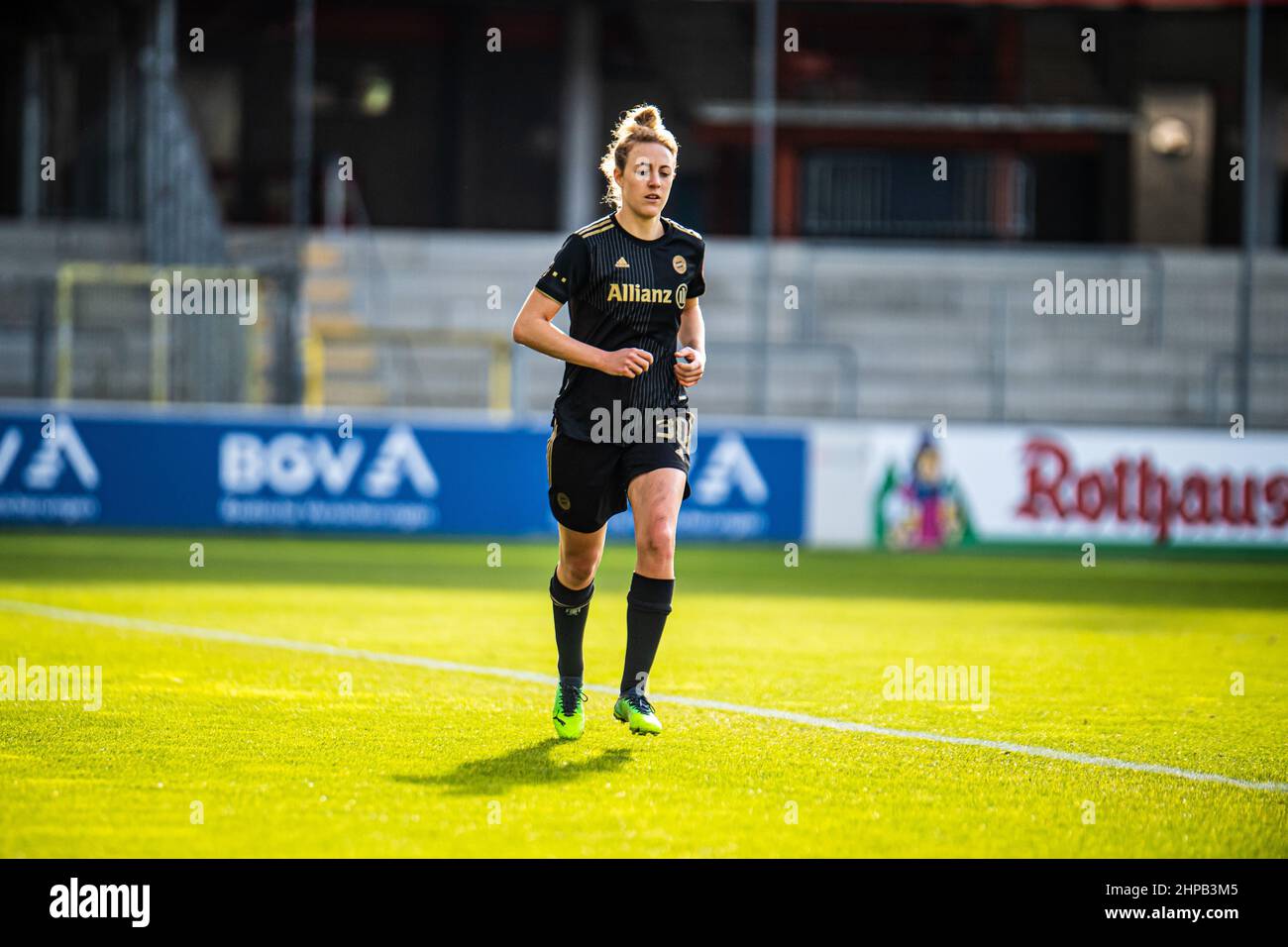 Carolin Simon (30 FC Bayern München) in Action at the 14. Gameday of ...