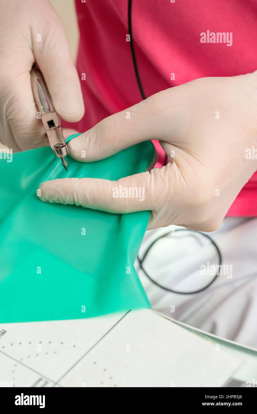 Preparation of the rubber dam hi-res stock photography and images - Alamy