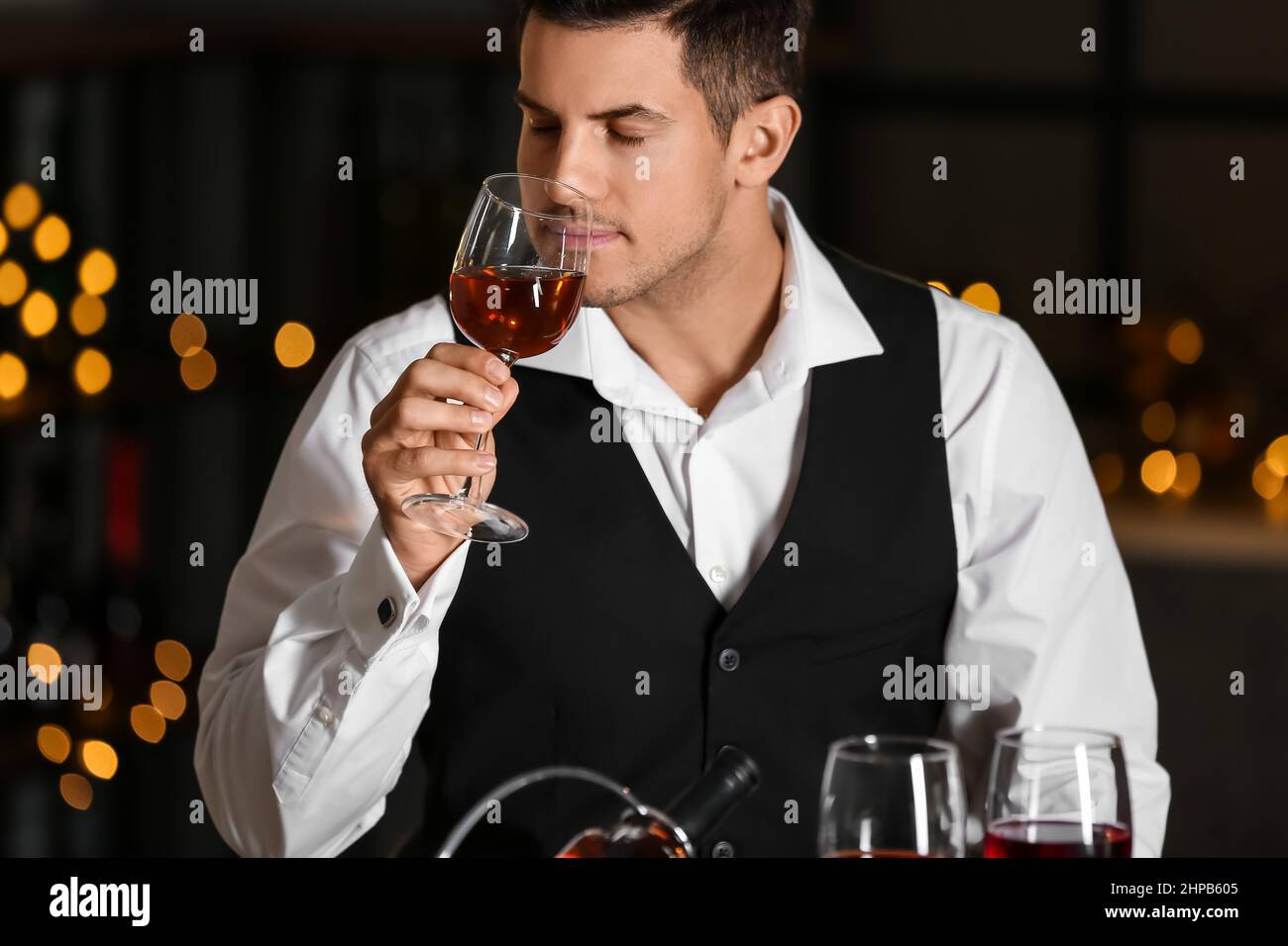 Male sommelier hi-res stock photography and images - Alamy