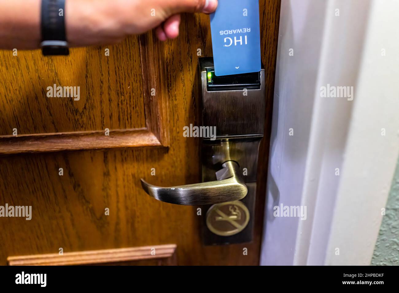 Hotel room door keycard hi-res stock photography and images - Alamy
