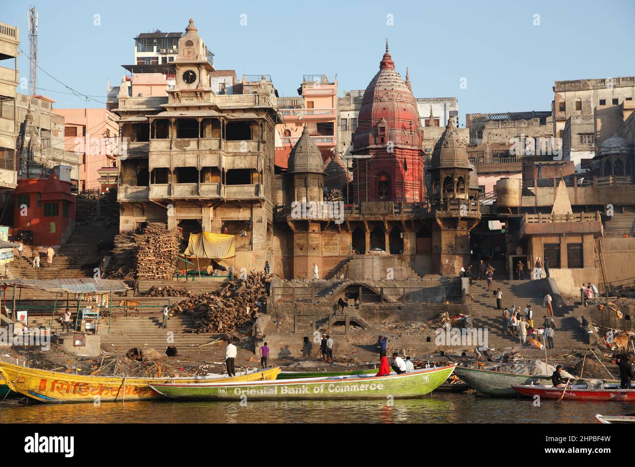 Cremation by the ganges hi-res stock photography and images - Alamy