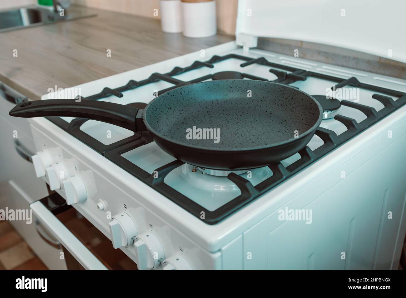 Frying pan on burning gas hi-res stock photography and images - Alamy