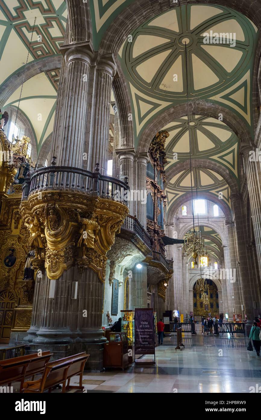 Mexico City cathedral interior Stock Photo - Alamy
