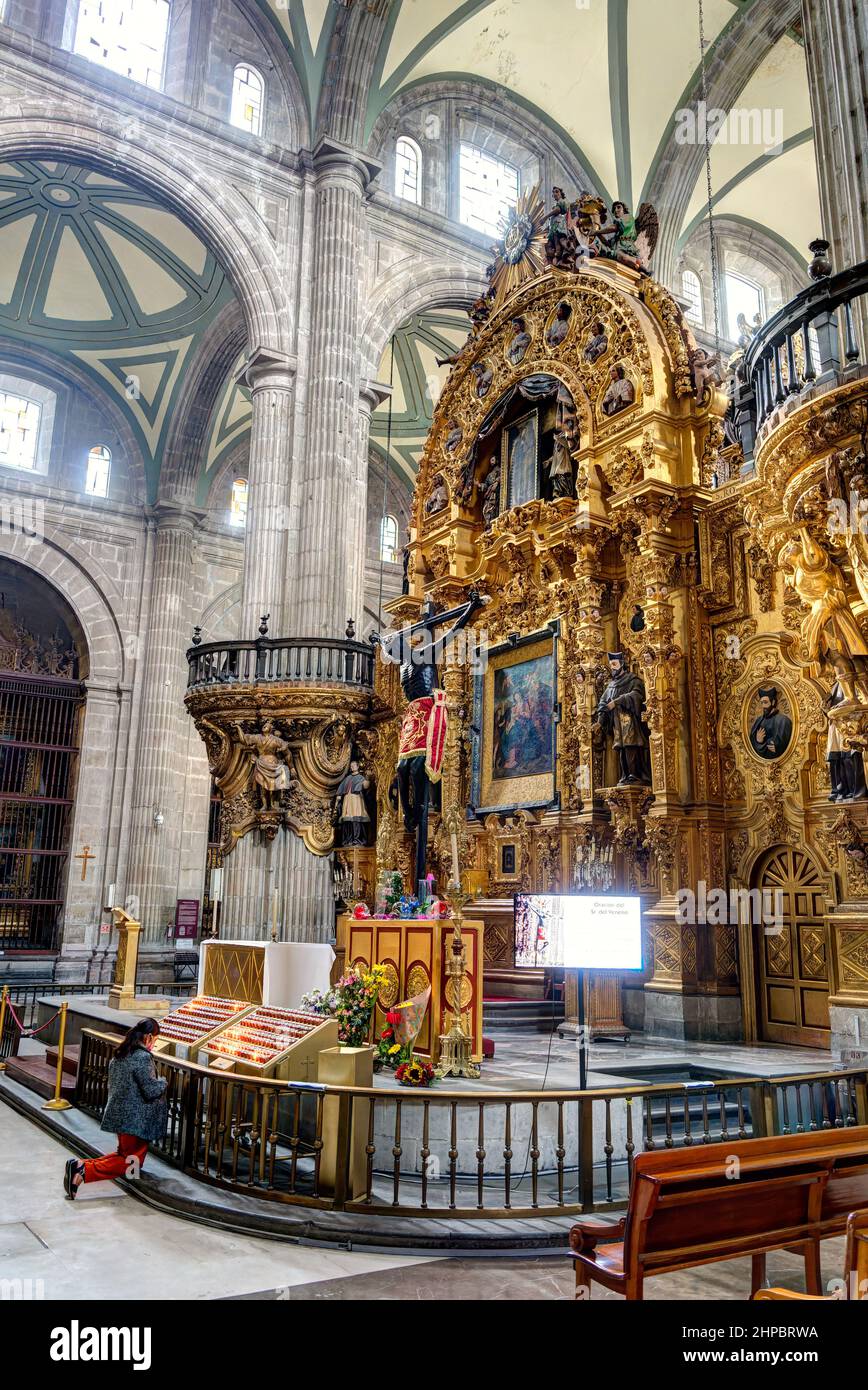 Mexico City cathedral interior Stock Photo - Alamy