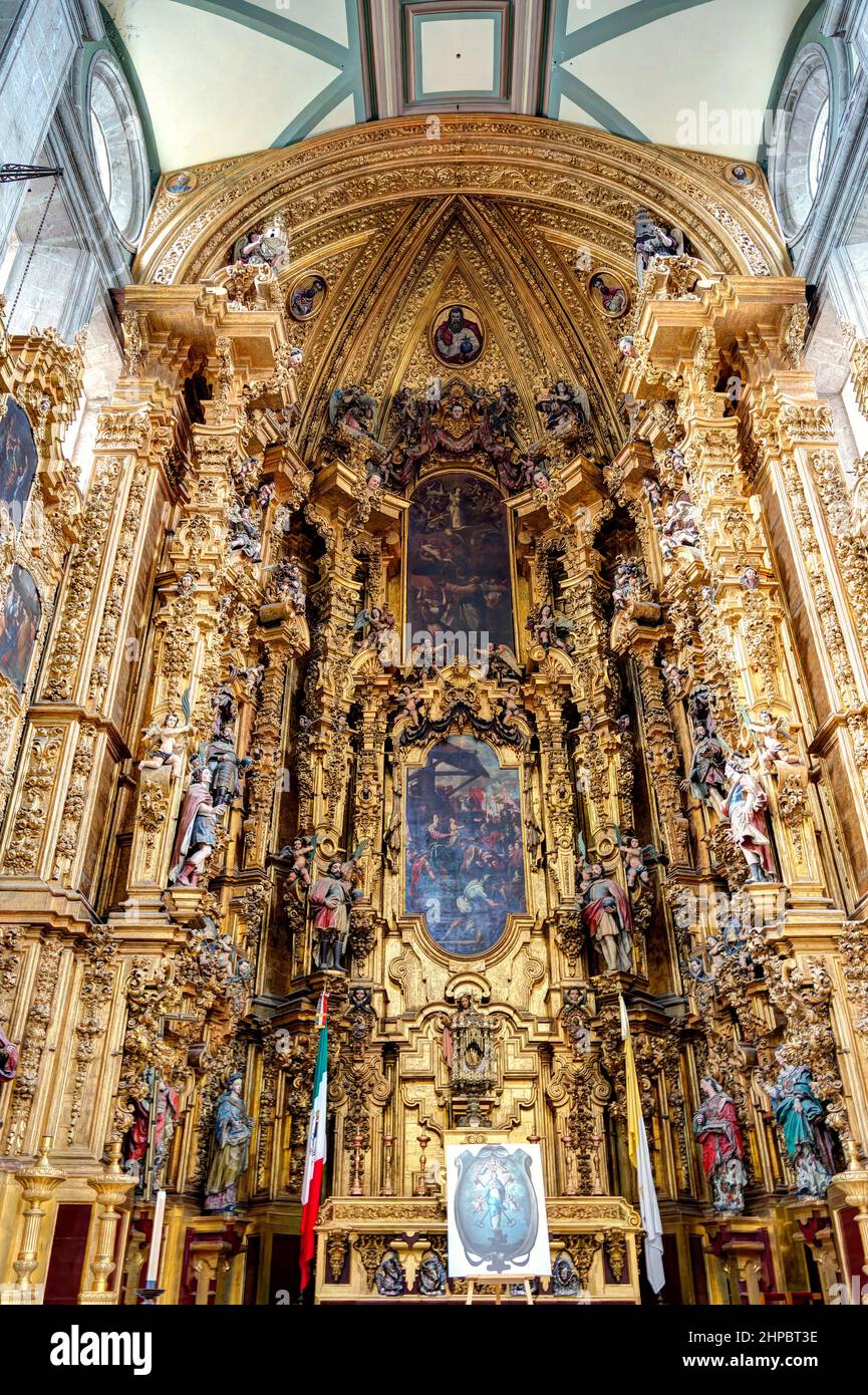 Mexico City cathedral interior Stock Photo - Alamy
