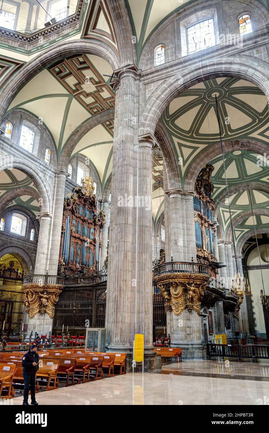 Mexico City cathedral interior Stock Photo - Alamy
