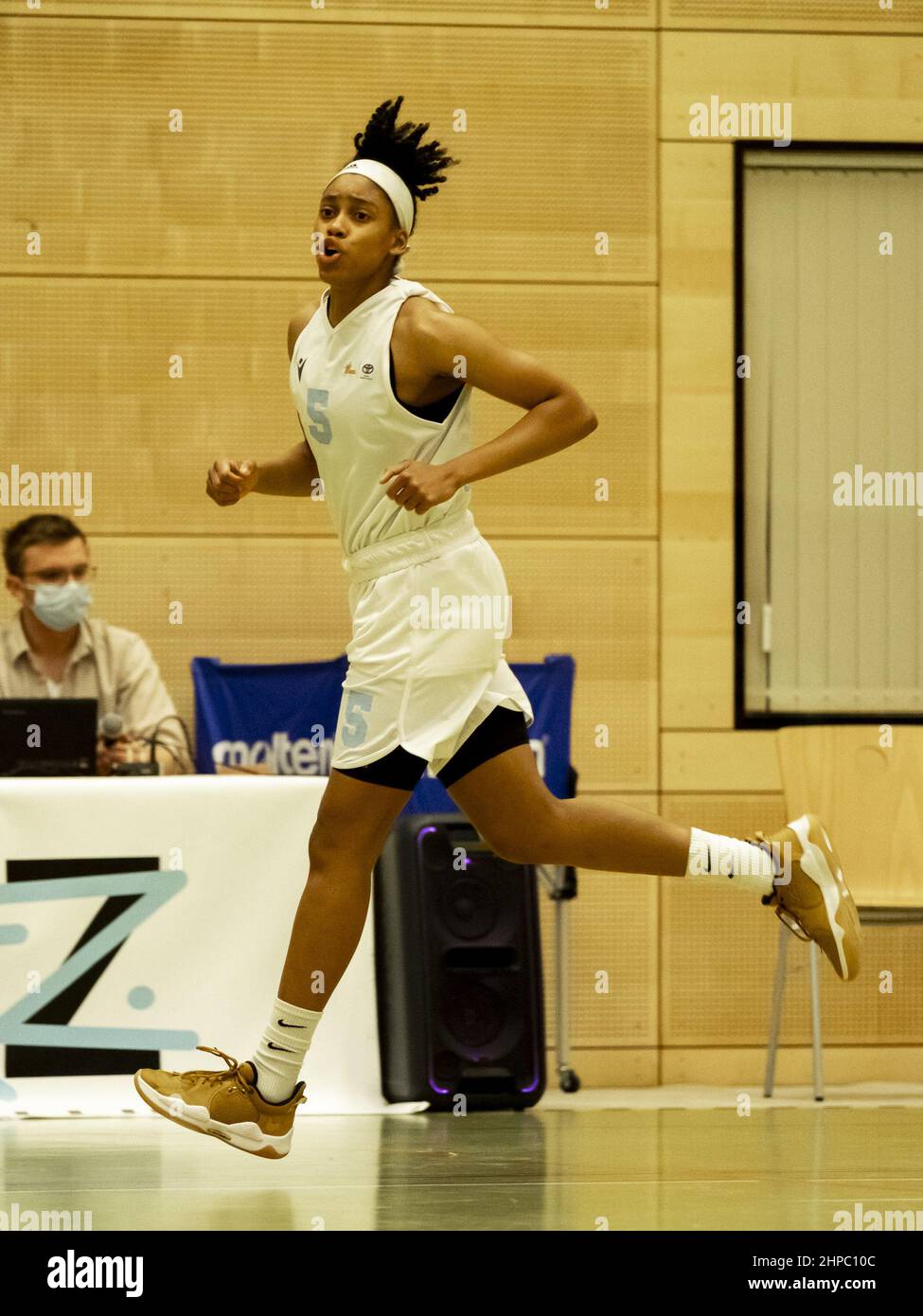 Duesseldorf, Germany, Feb 19th 2 Brianna Gray ( 5 Capitol Bascats ...