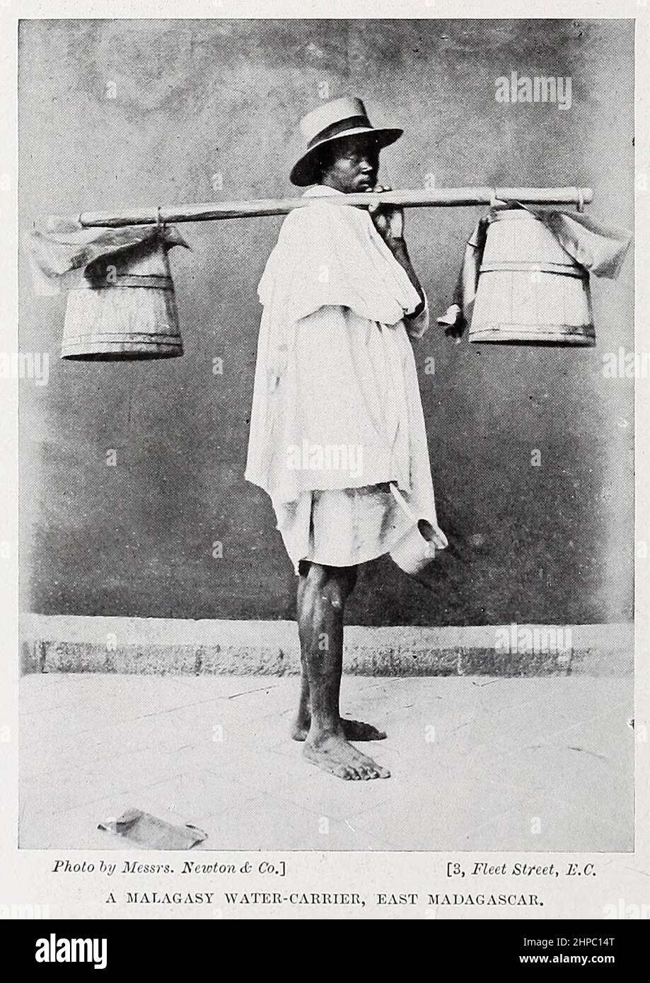 Madagascar traditional clothing hi-res stock photography and images - Alamy