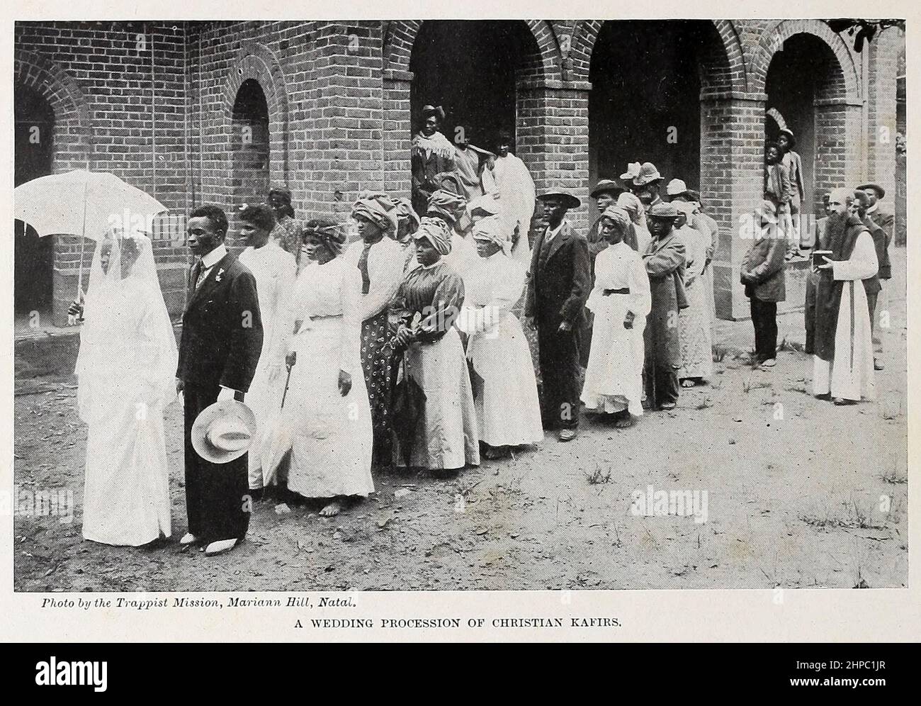 African traditional wedding attire hi-res stock photography and images ...