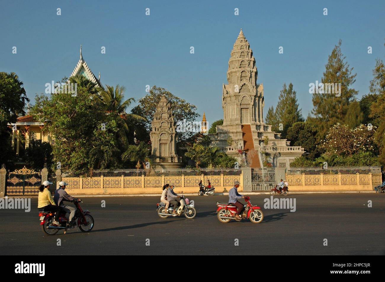 Wat Ounalom Monastery, Preah Sisowath Quay, Phnom Penh, kingdom of ...