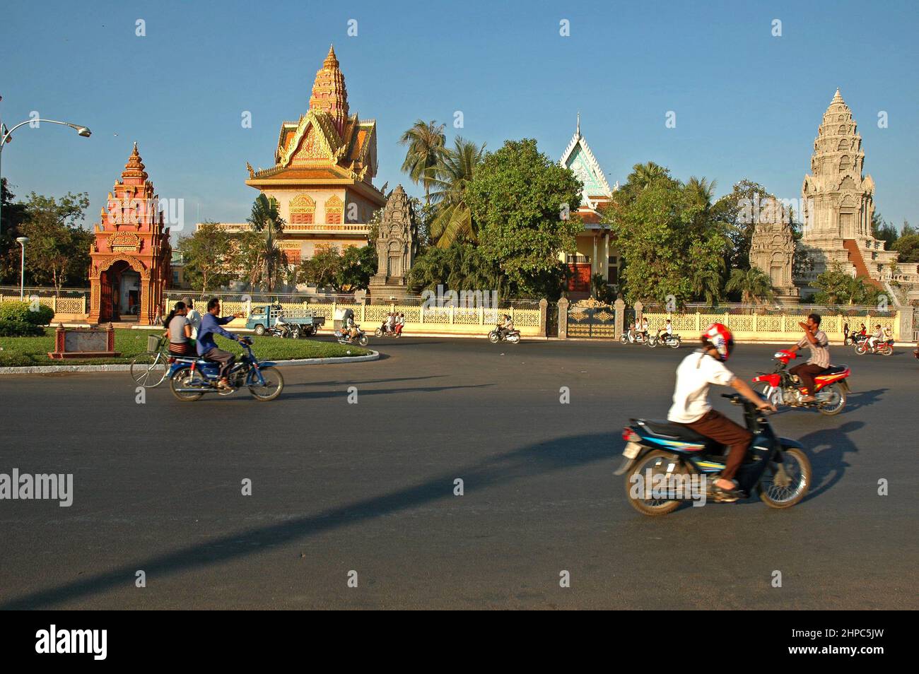 Wat Ounalom Monastery, Preah Sisowath Quay, Phnom Penh, kingdom of ...