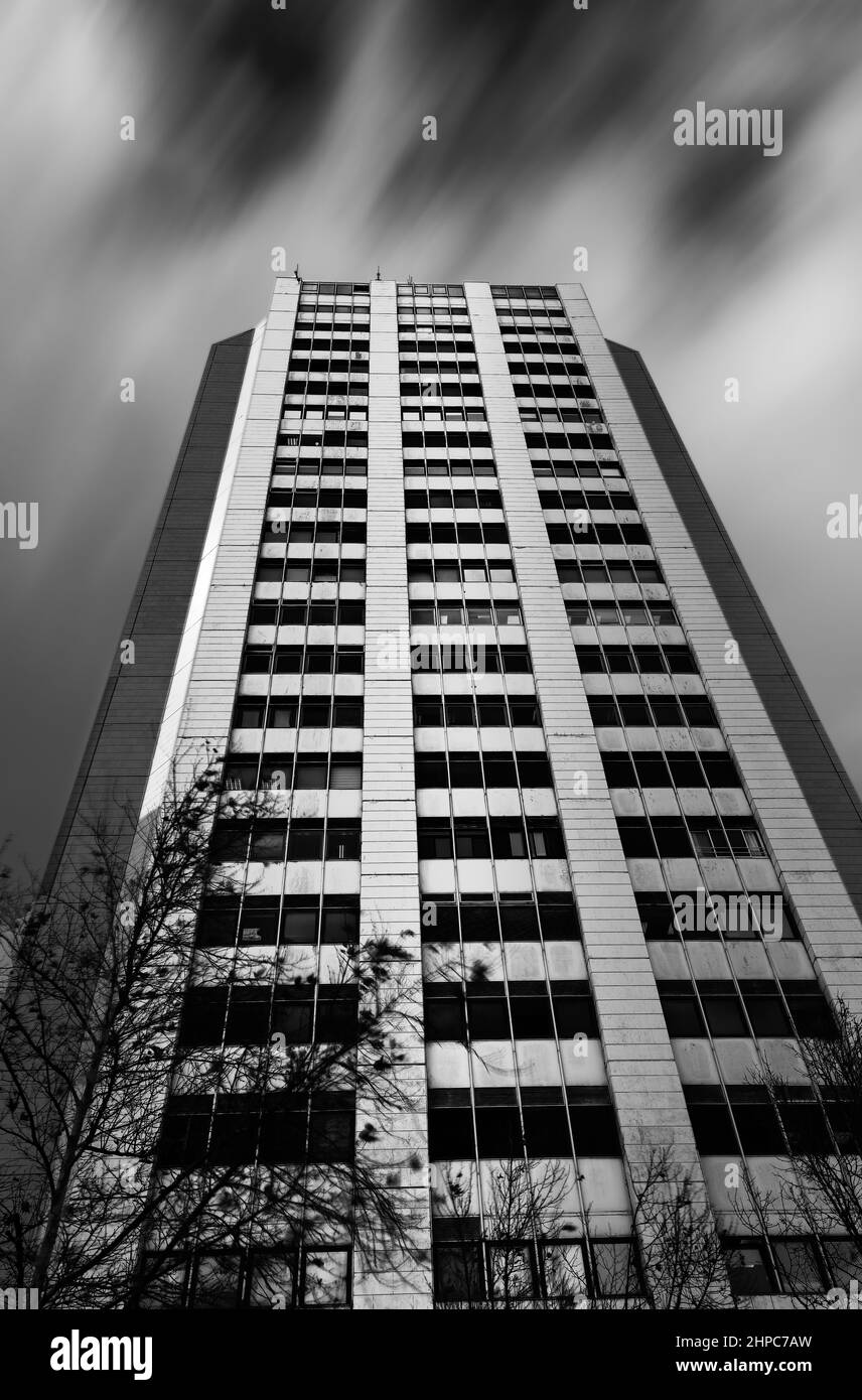 Tall modern black white tower hi-res stock photography and images - Alamy