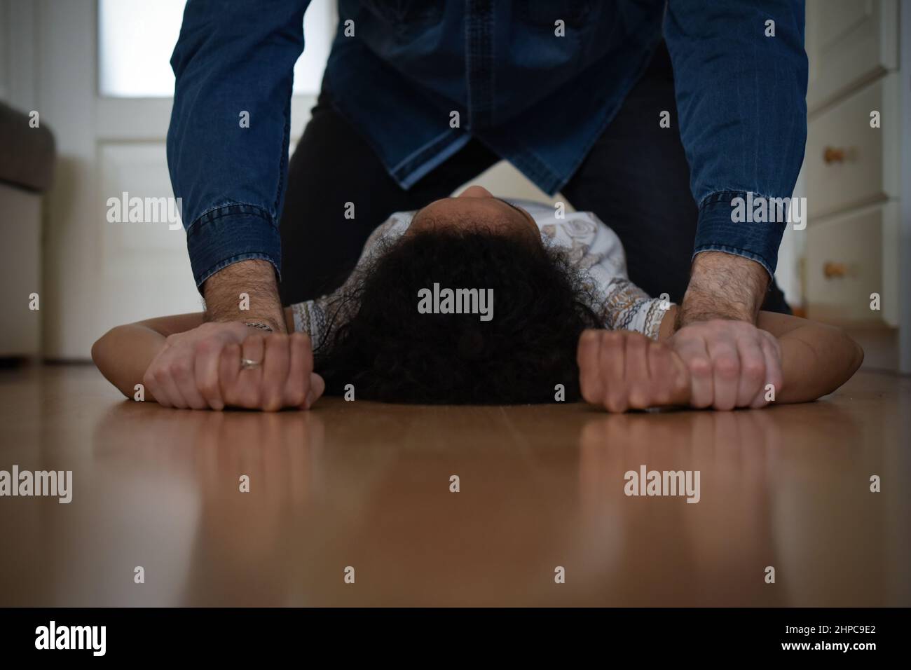 Woman kidnapped hi-res stock photography and images - Alamy