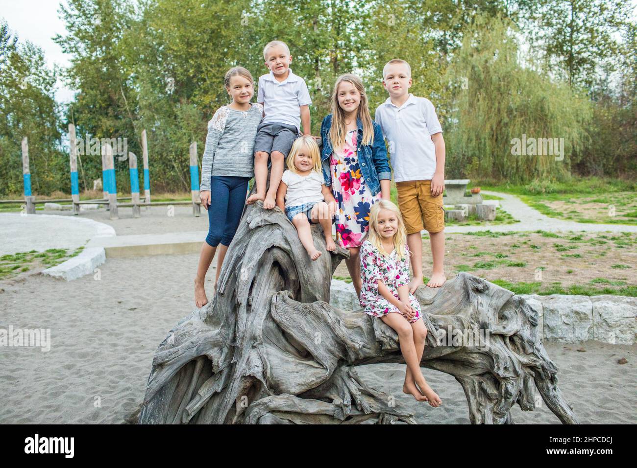 Barefoot kids hi-res stock photography and images - Alamy