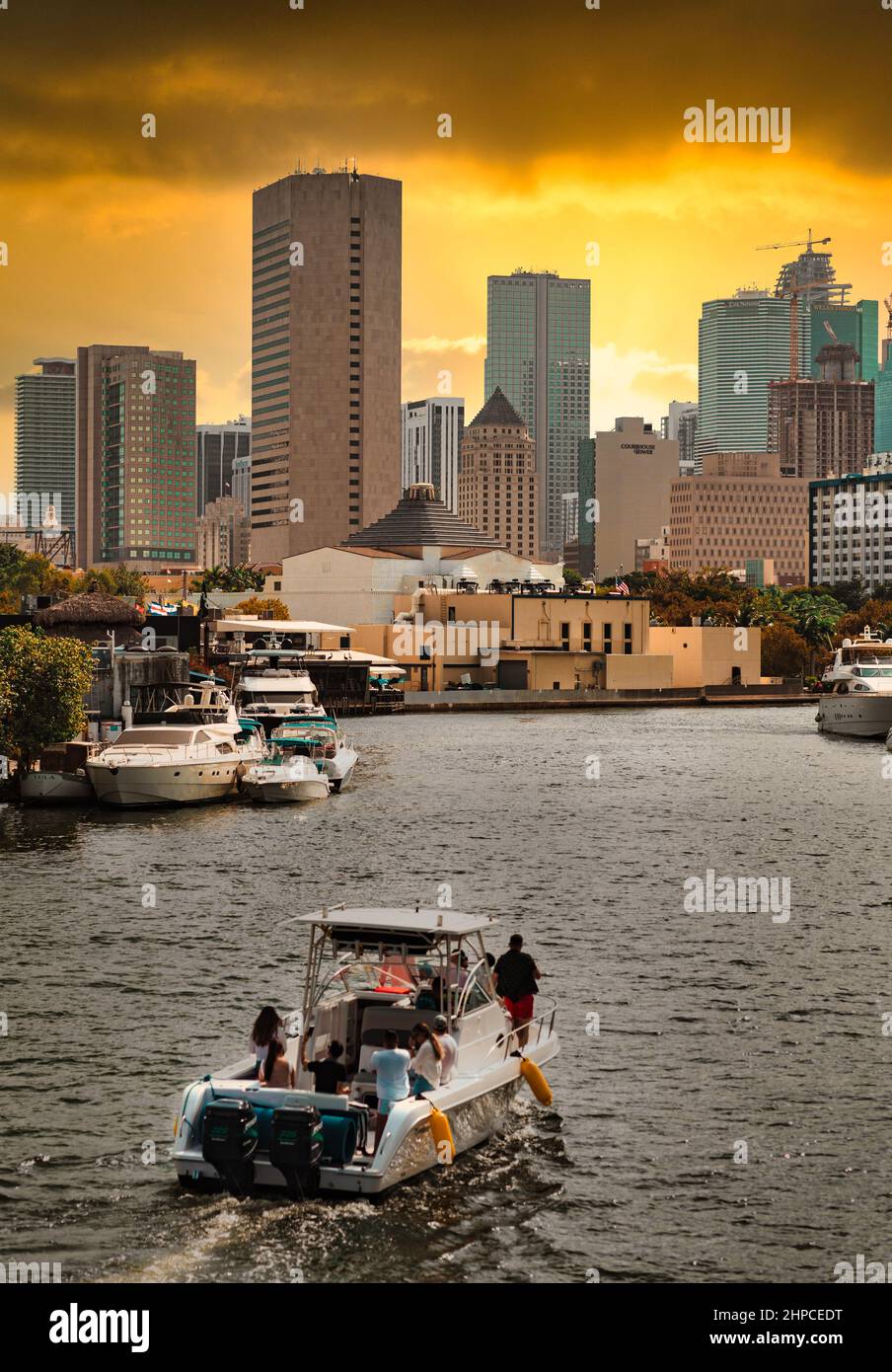 Miami skyline boats hi-res stock photography and images - Alamy