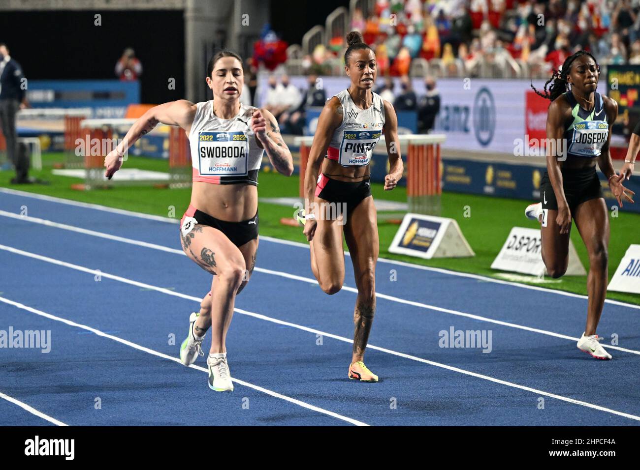 Duesseldorf, Germany. 20th Feb, 2022. Poland's Ewa Swoboda (l) wins the ...