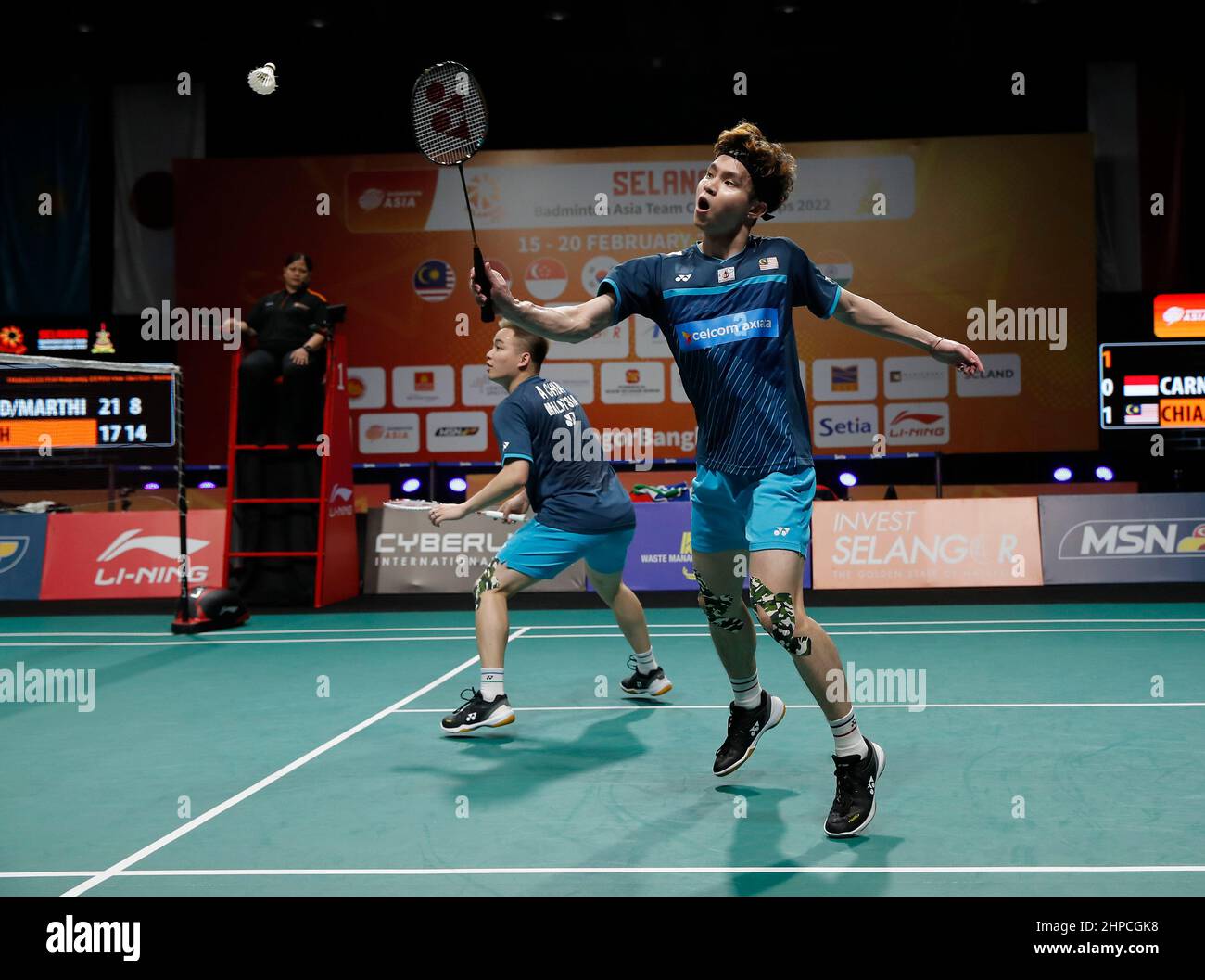 Kuala Lumpur, Malaysia. 20th Feb, 2022. Soh Wooi Yik (R) and Aaron Chia of Malaysia play against ...