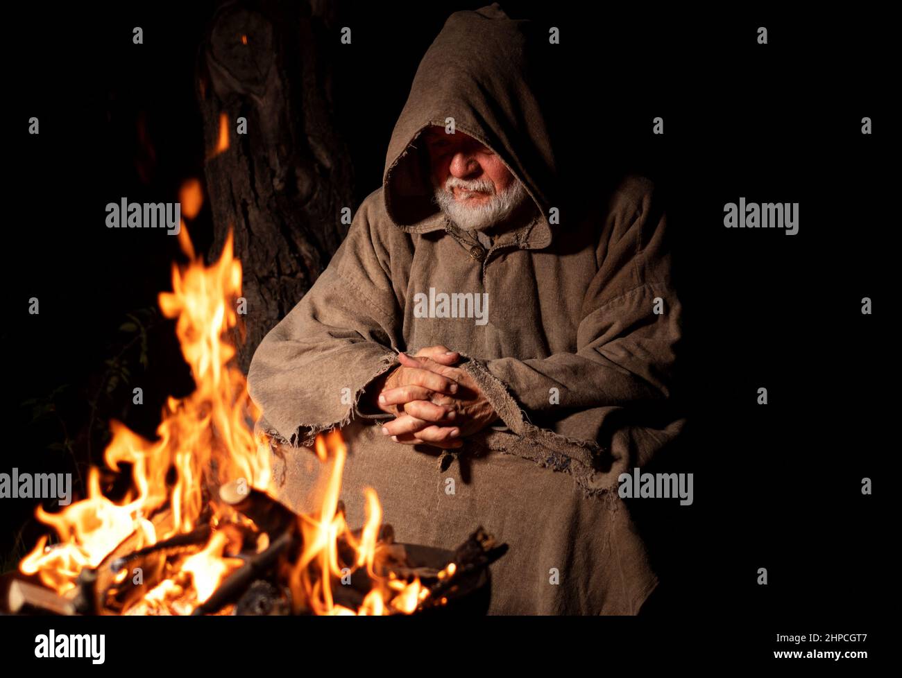 Medieval poor warrior around the campfire Stock Photo - Alamy