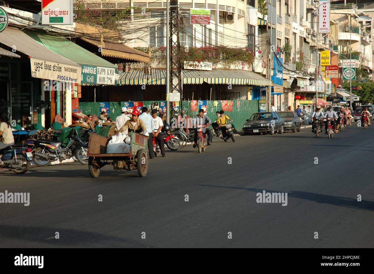 Preah Sisowath Quay, Phnom Penh, kingdom of Cambodia, Southeast Asia ...