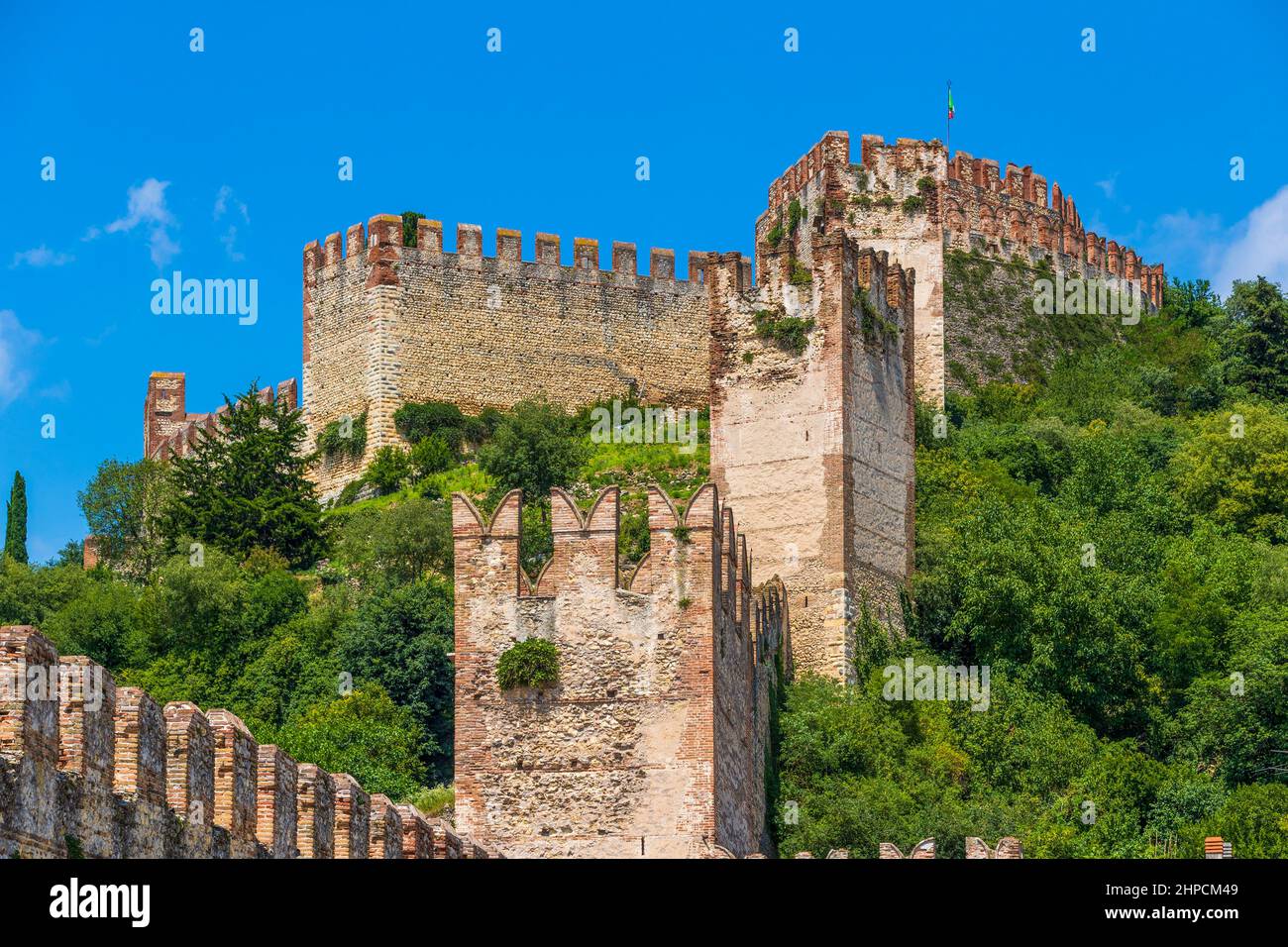 Italy Veneto Soave the walls and Scaligero castle Stock Photo - Alamy