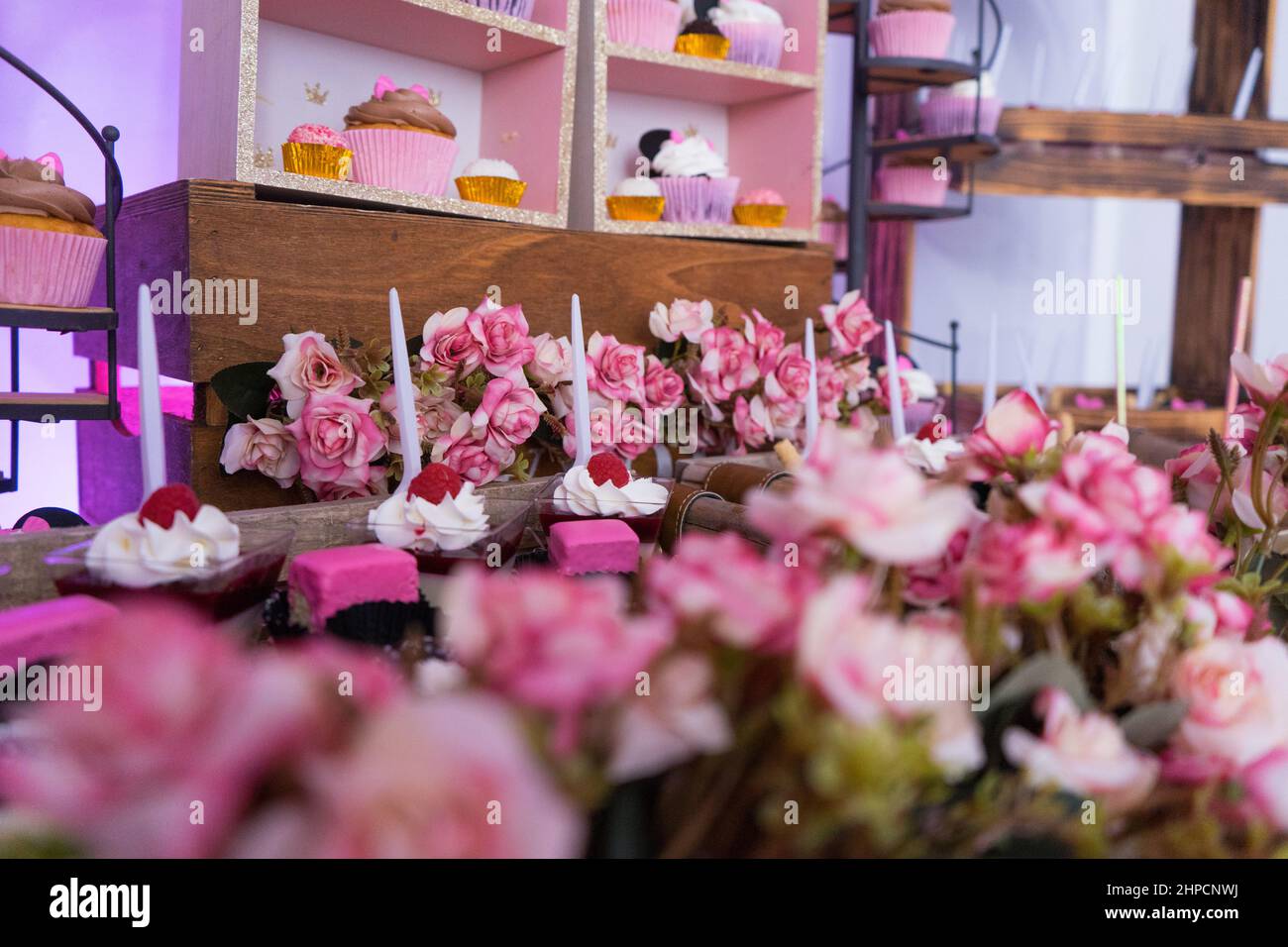 cupcakes for an event in a pink tone, with many decorative flowers ...