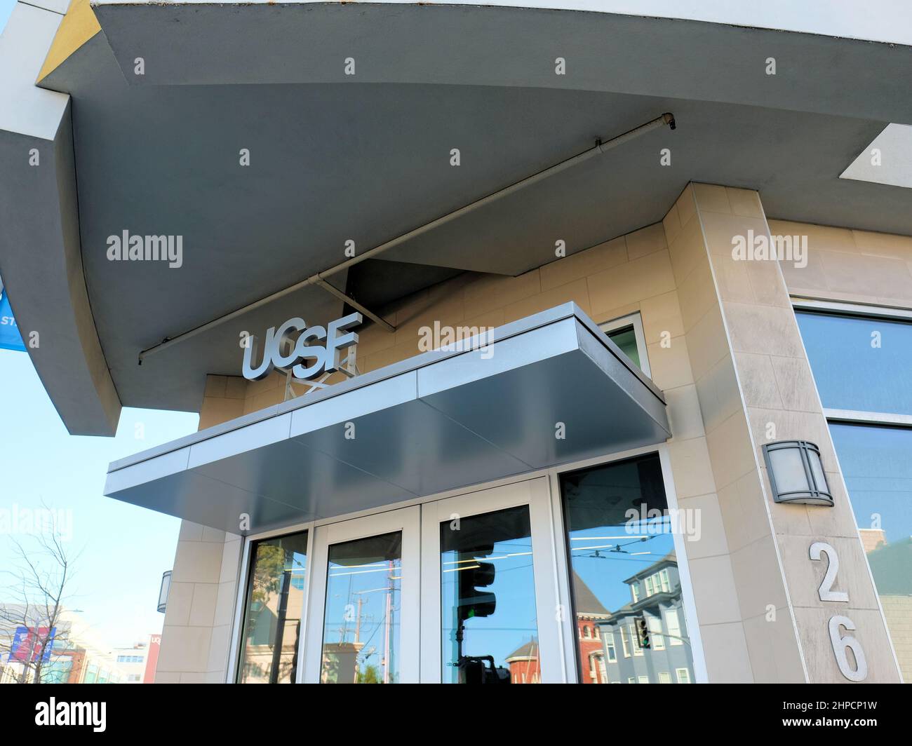 Exterior main entrance to UCSF's Physical Therapy Faculty Practice at ...