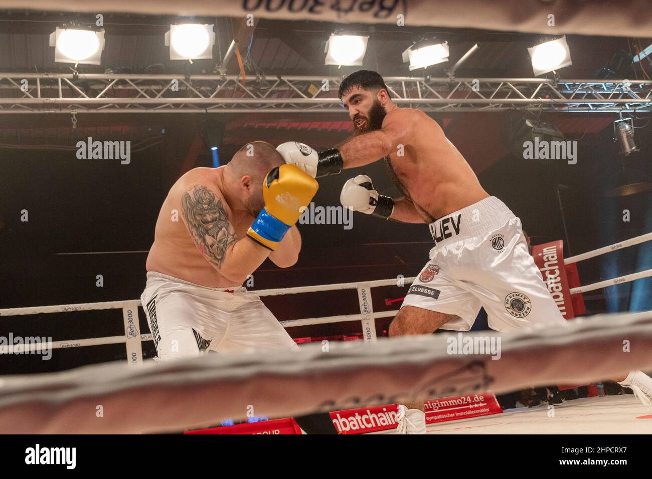 Schwergewichts boxkampf mourad aliev sieger gegen dorde tomi hi-res ...