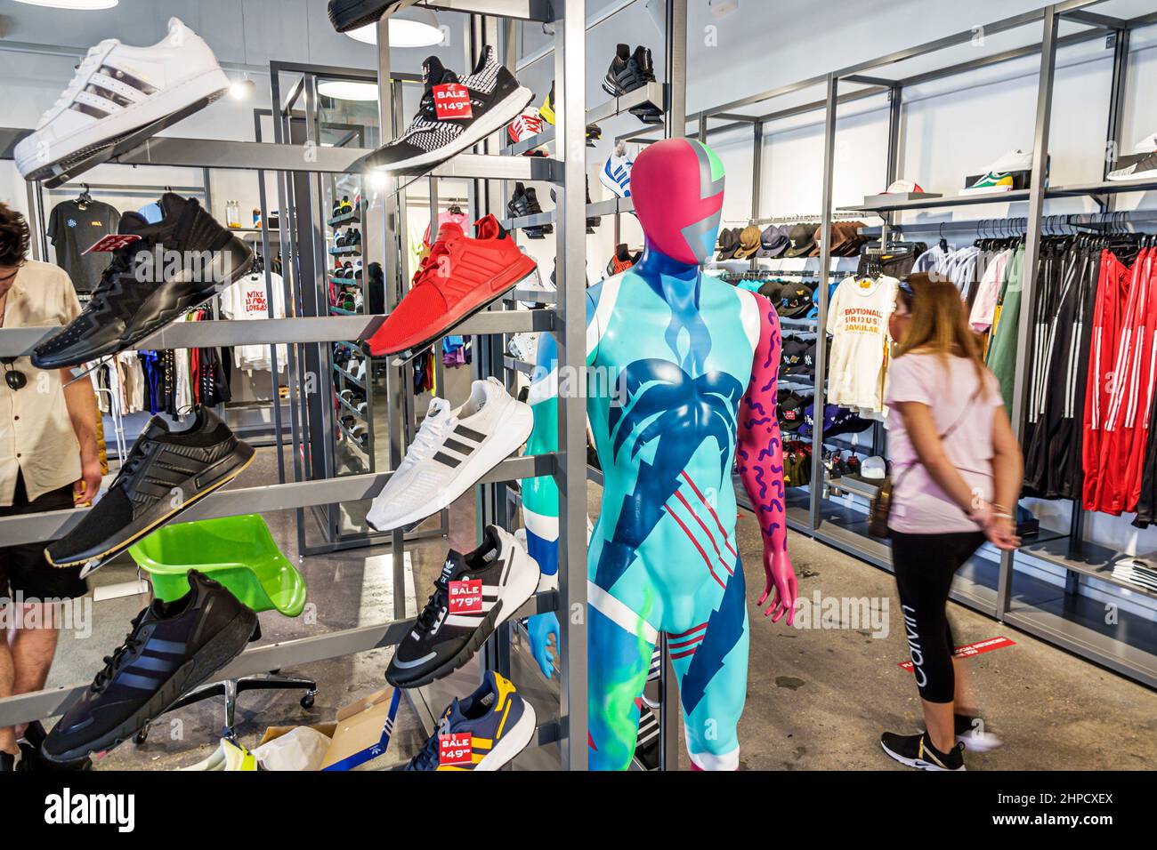 Foot locker interior hi-res stock photography and images - Alamy