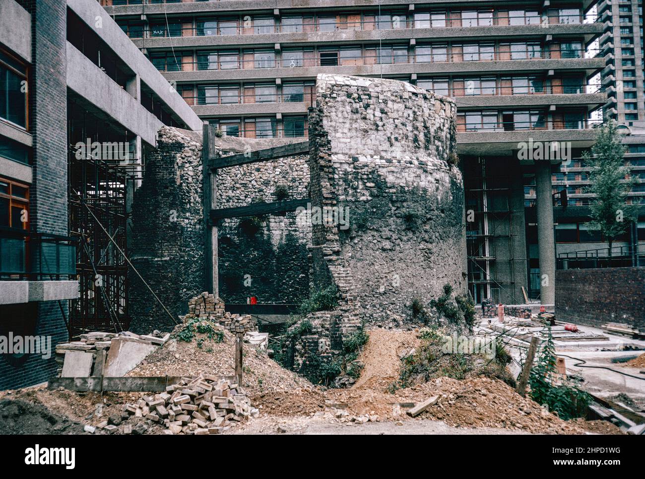 Medieval turret - Roman London - Tower of London excavation site ...