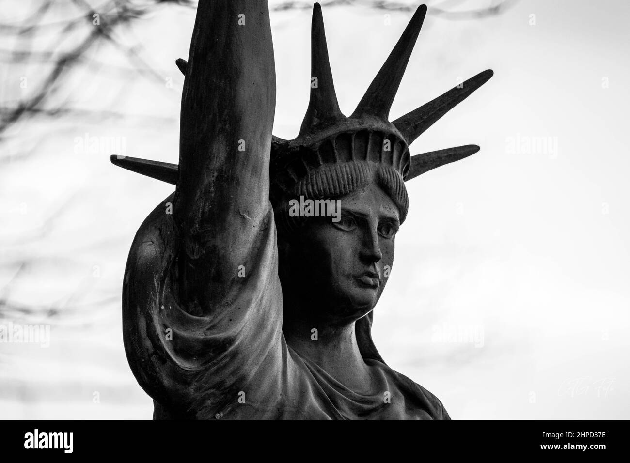 Closeup of a model of the Statue of Liberty in greyscale Stock Photo ...
