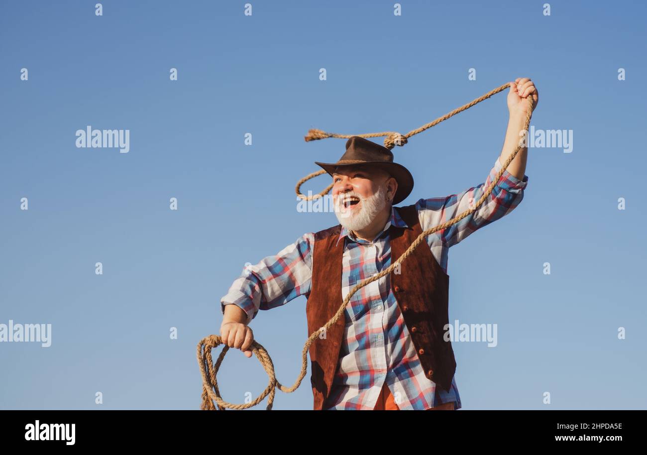 Cowboy throwing lasso hi-res stock photography and images - Alamy