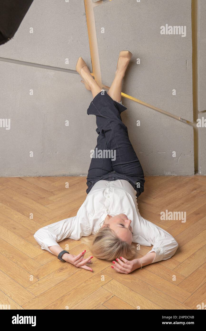 Person lying down and relax hi-res stock photography and images - Alamy