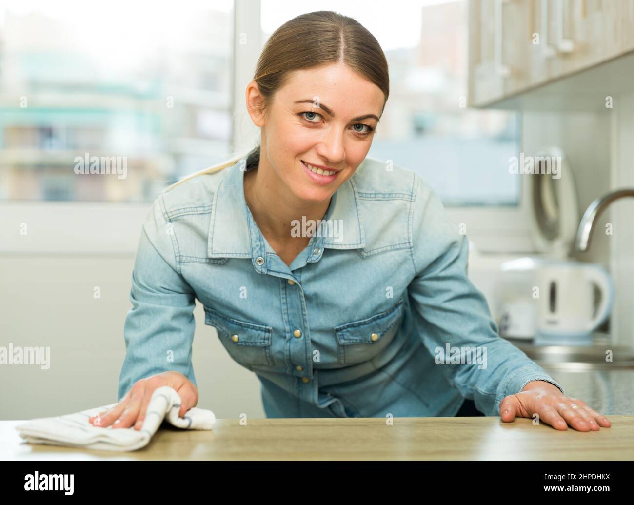 Cleaning kitchen surfaces hi-res stock photography and images - Alamy
