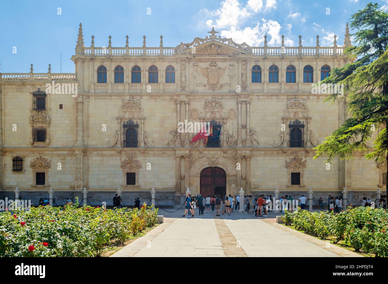 ALCALA DE HENARES, SPAIN - SEPTEMBER 4, 2021: The Colegio Mayor de San ...