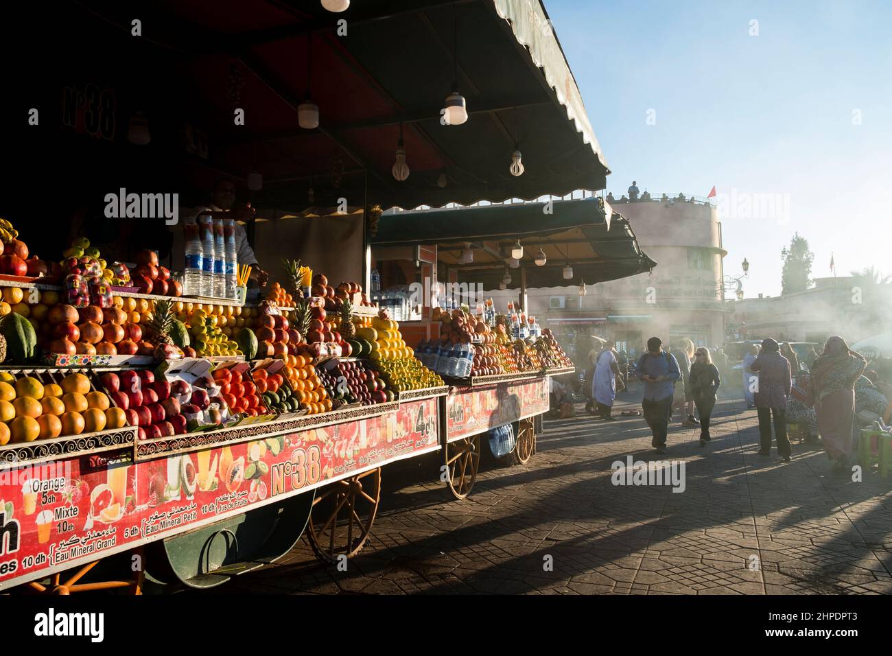 Fresh fruit juice stand in the Djemaa el-Fna Square, Marrakech, Morocco ...