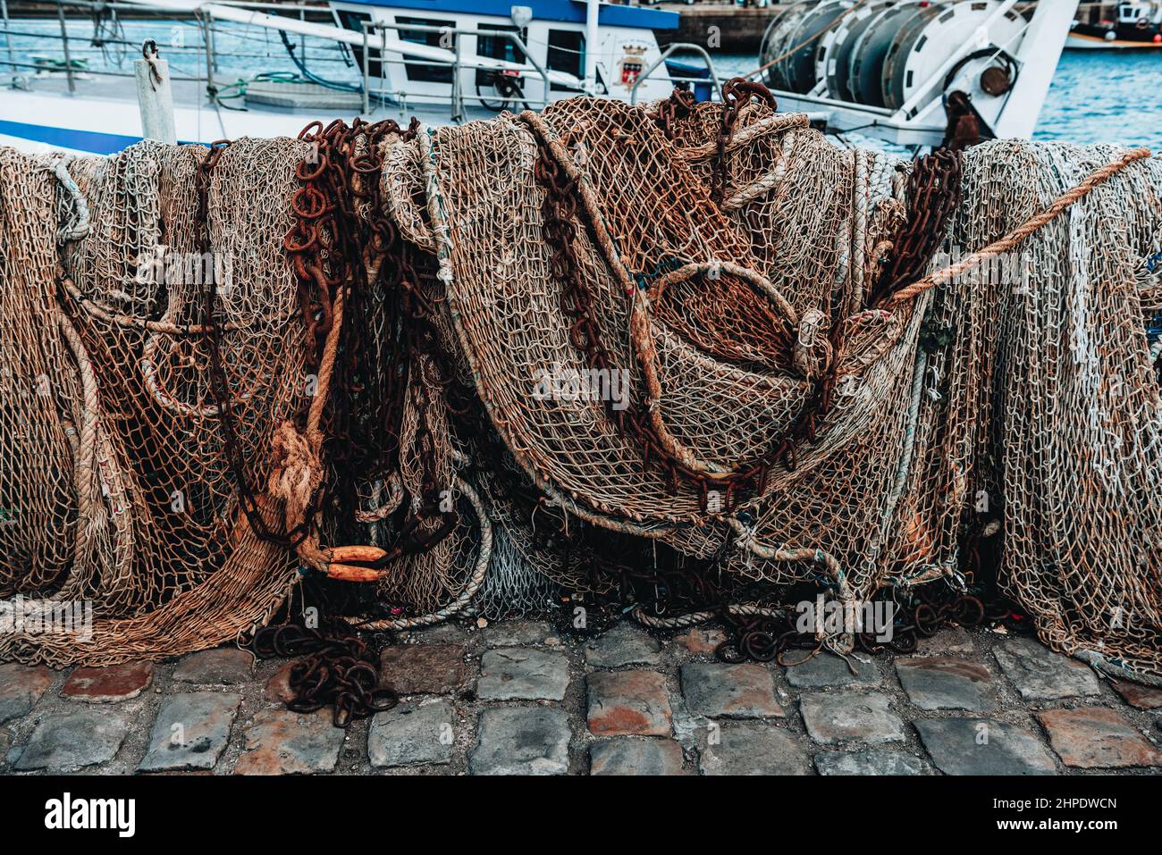 Boat chains hi-res stock photography and images - Alamy