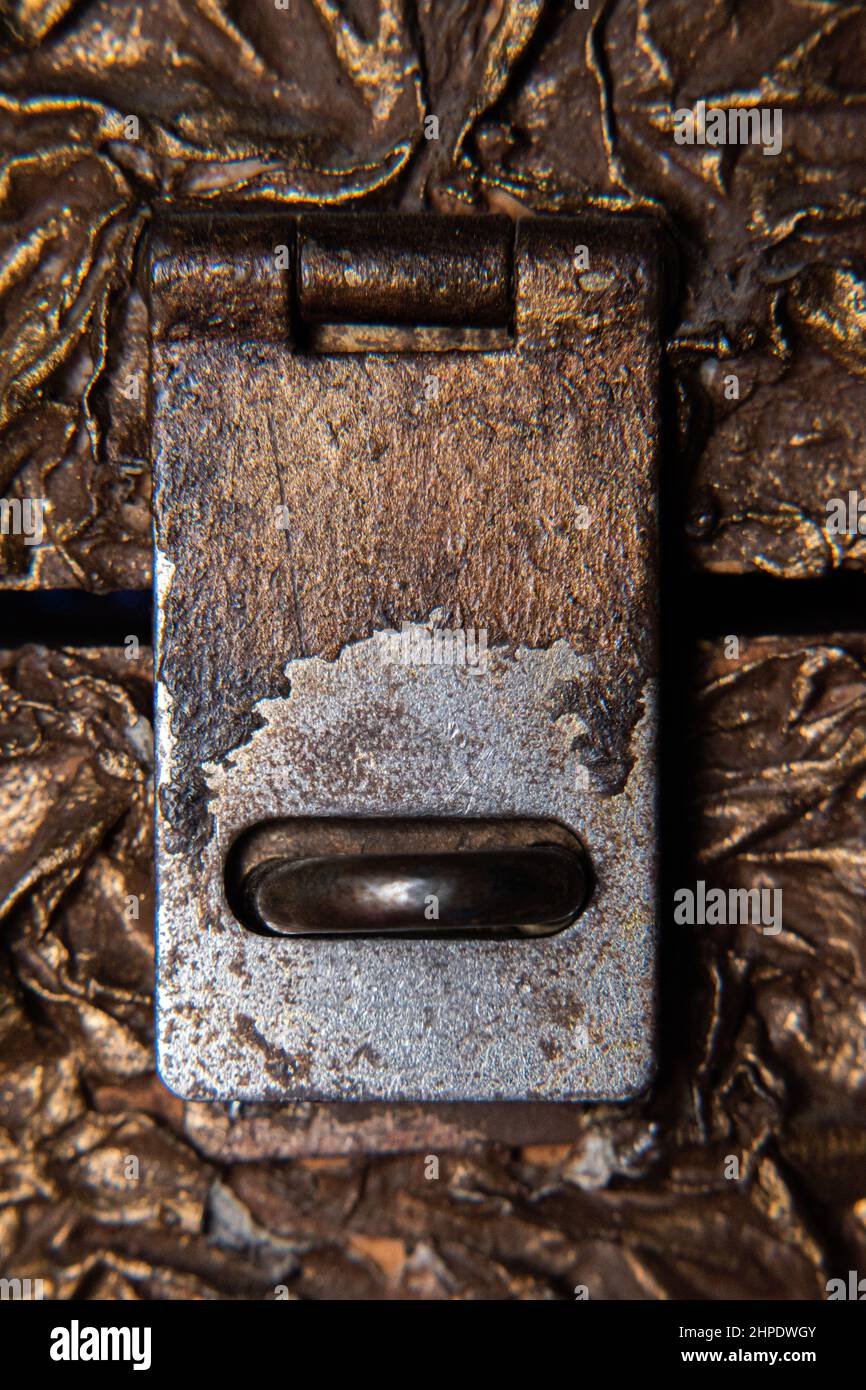 Closeup of a rusty lock on a treasure chest Stock Photo - Alamy