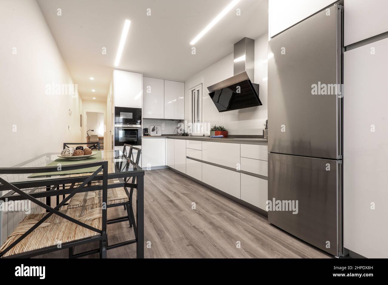 Kitchen counter next to fridge hi-res stock photography and images - Alamy