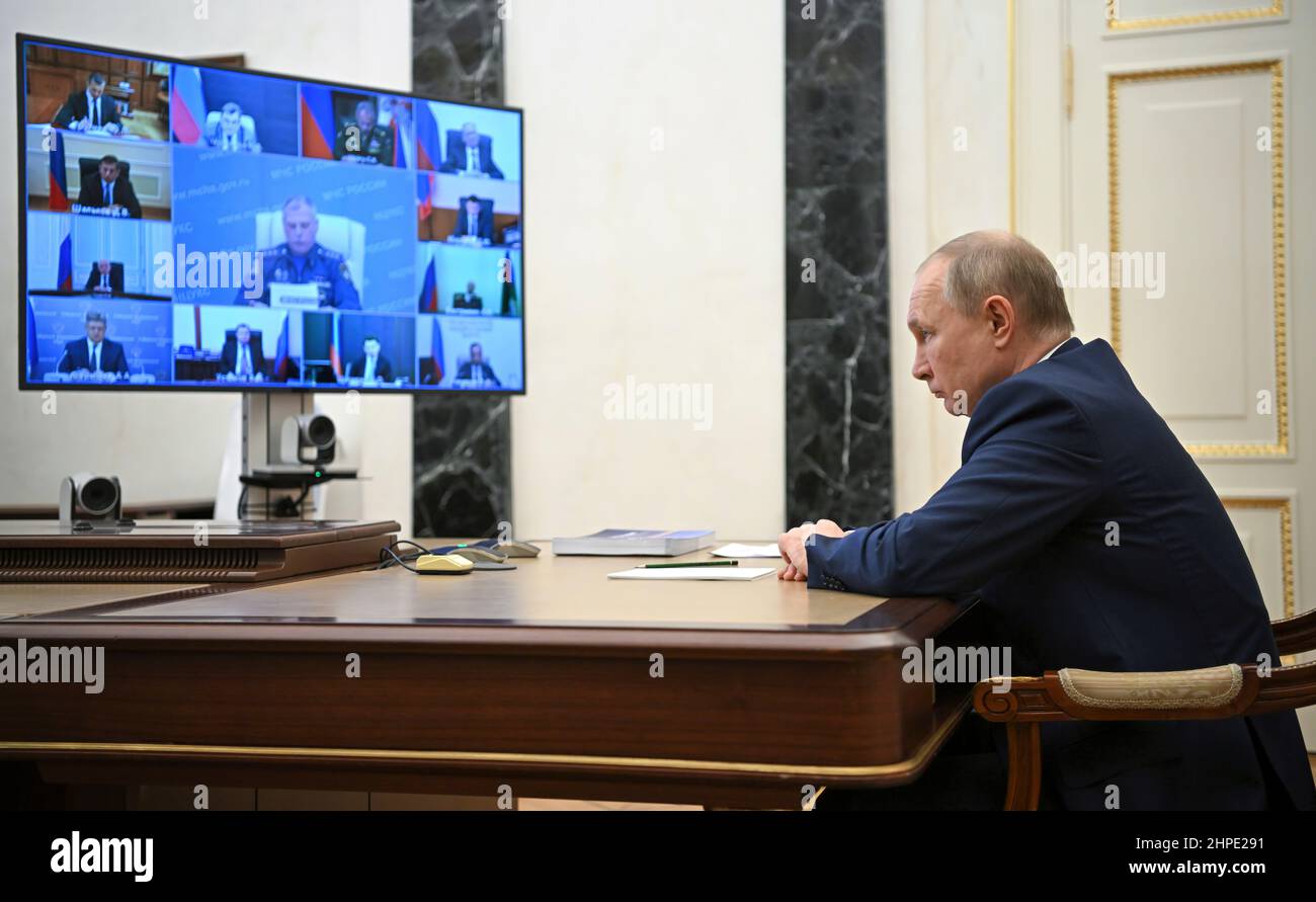 Russian President Vladimir Putin holds meeting with permanent members ...
