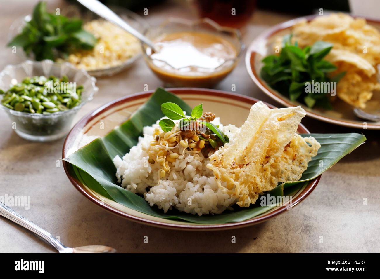 Nasi tumpang hi-res stock photography and images - Alamy
