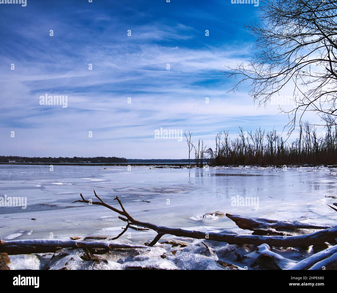 Frozen potomac river hi-res stock photography and images - Alamy